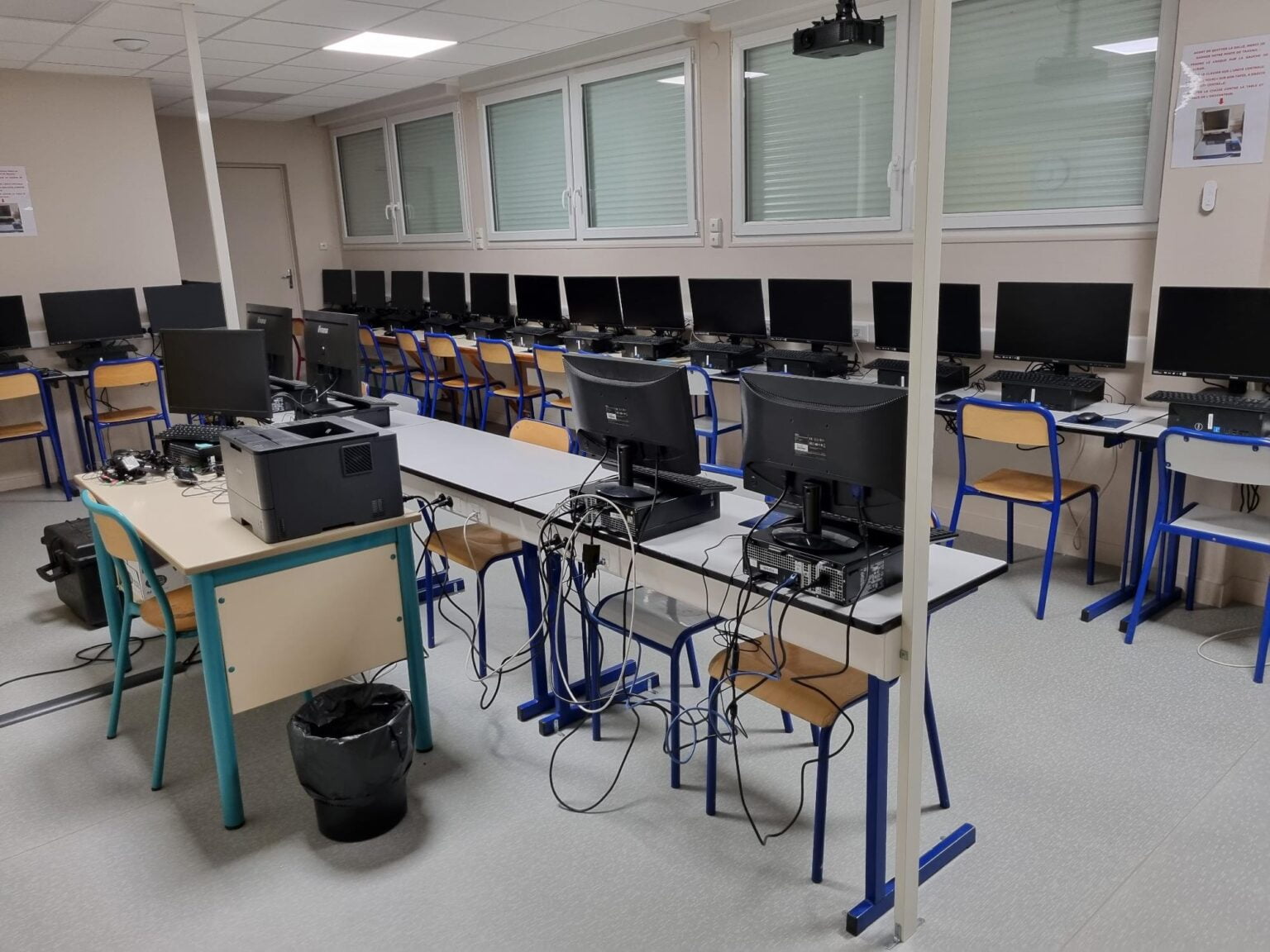 Une salle informatique 2.0 au collège ! - Ecole et collège Notre Dame à ...